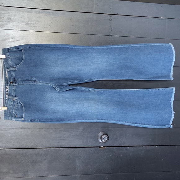 Laurie Felt | Jeans | Laurie Felt La Daisy Denim Flare Jeans Size 4 ...